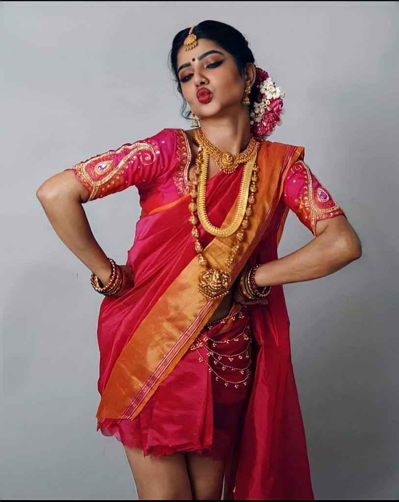 Pavithra's Sizzling Photoshoot goes Viral!