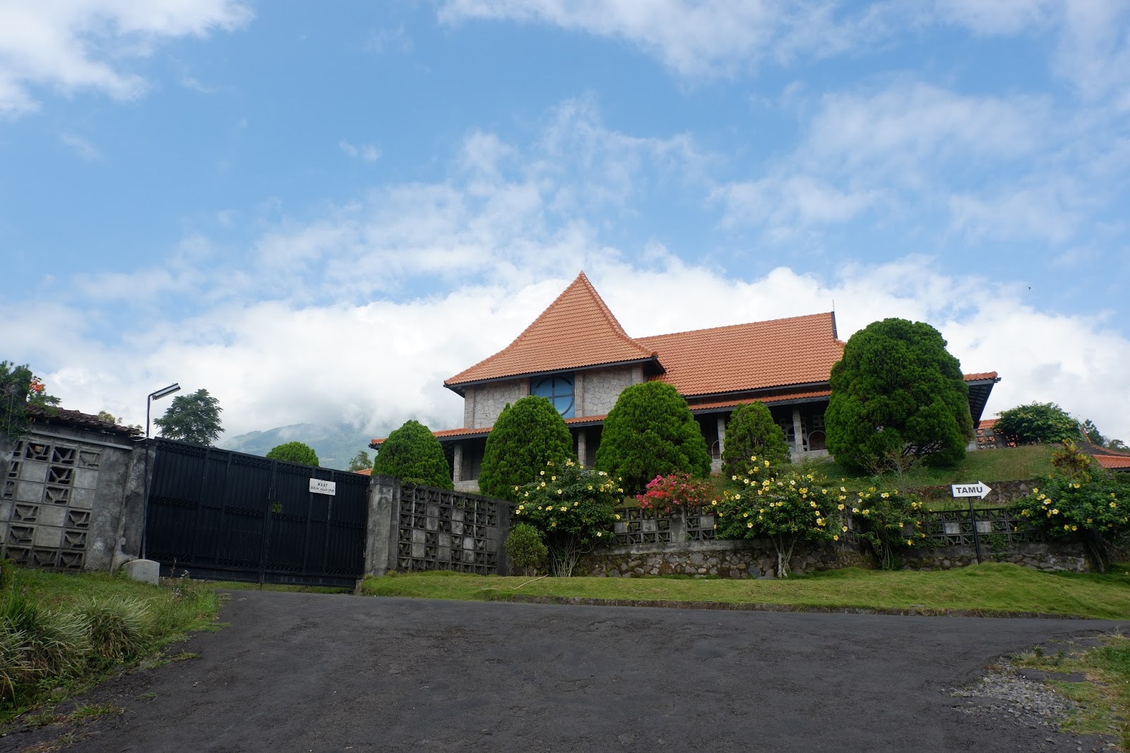 Gedono - MEIKE KAROLUS