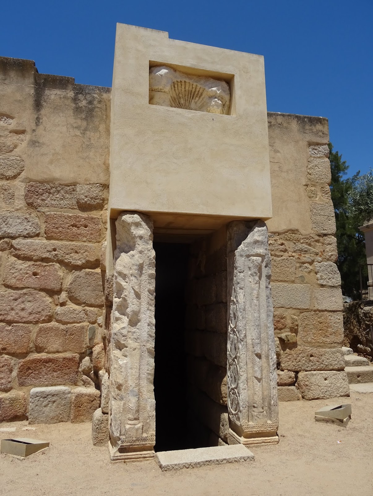 Extremadura: caminos de cultura.: Imagen del mes: Pilastras visigodas ...