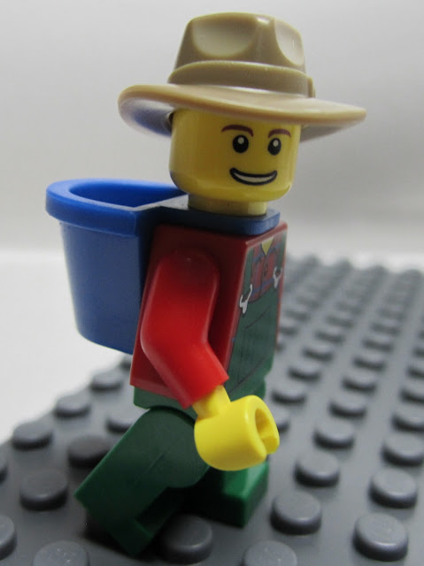 The Brick Brown Fox: Lego 7566 Farmer