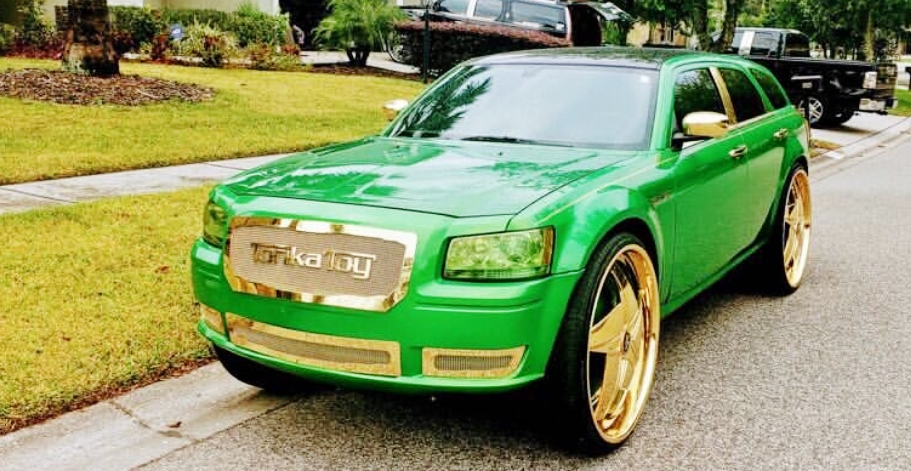 Ace-1: Candy Green Dodge Magnum on Gold 30" DUB Swerv Floaters