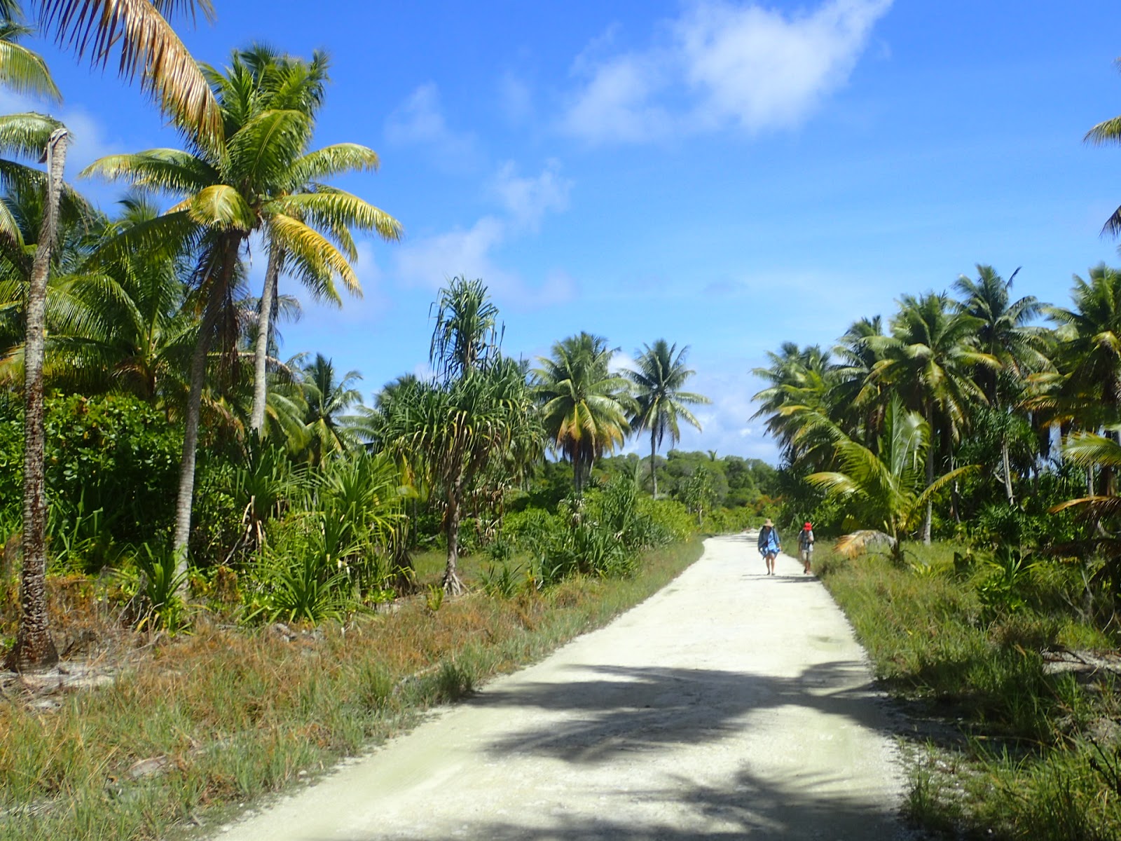 SV FLUENTA : Butaritari in Pictures - Thatch, WWII Relics and Kids.