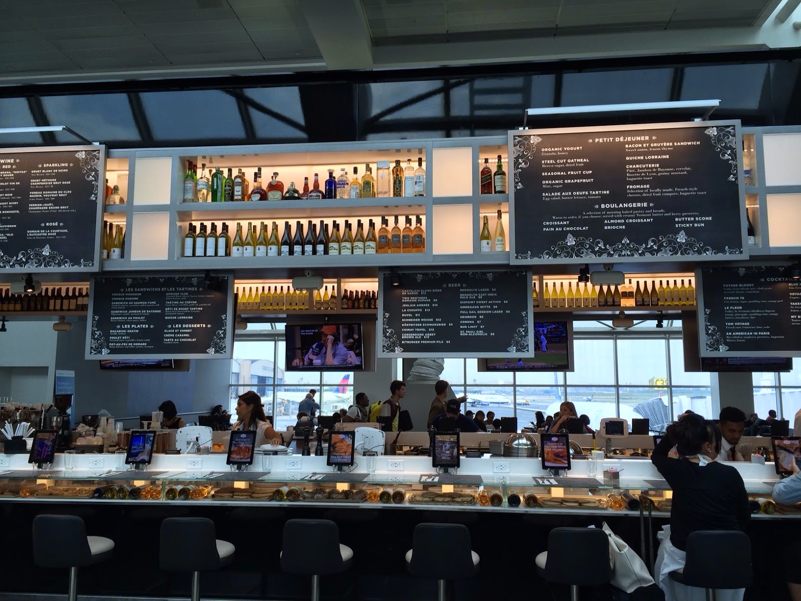 The French Macaron Critic: Voyage Bakery & Cafe at LaGuardia Airport ...