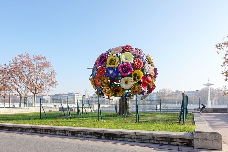 Ailleurs : Flower Tree, une oeuvre de l'artiste coréen Choi Jeong Hwa ...