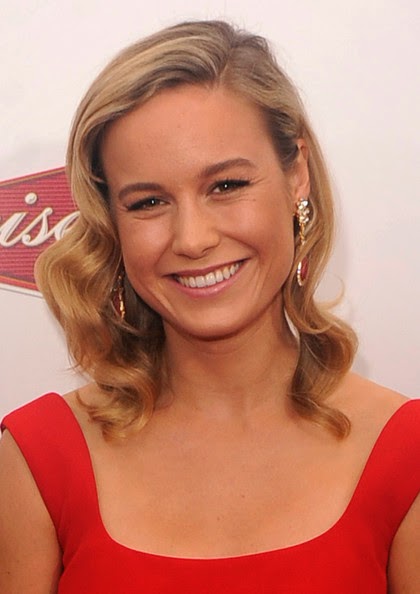 Hairstyle Photo: Brie Larson Medium Wavy Cut Hairstyle Picture