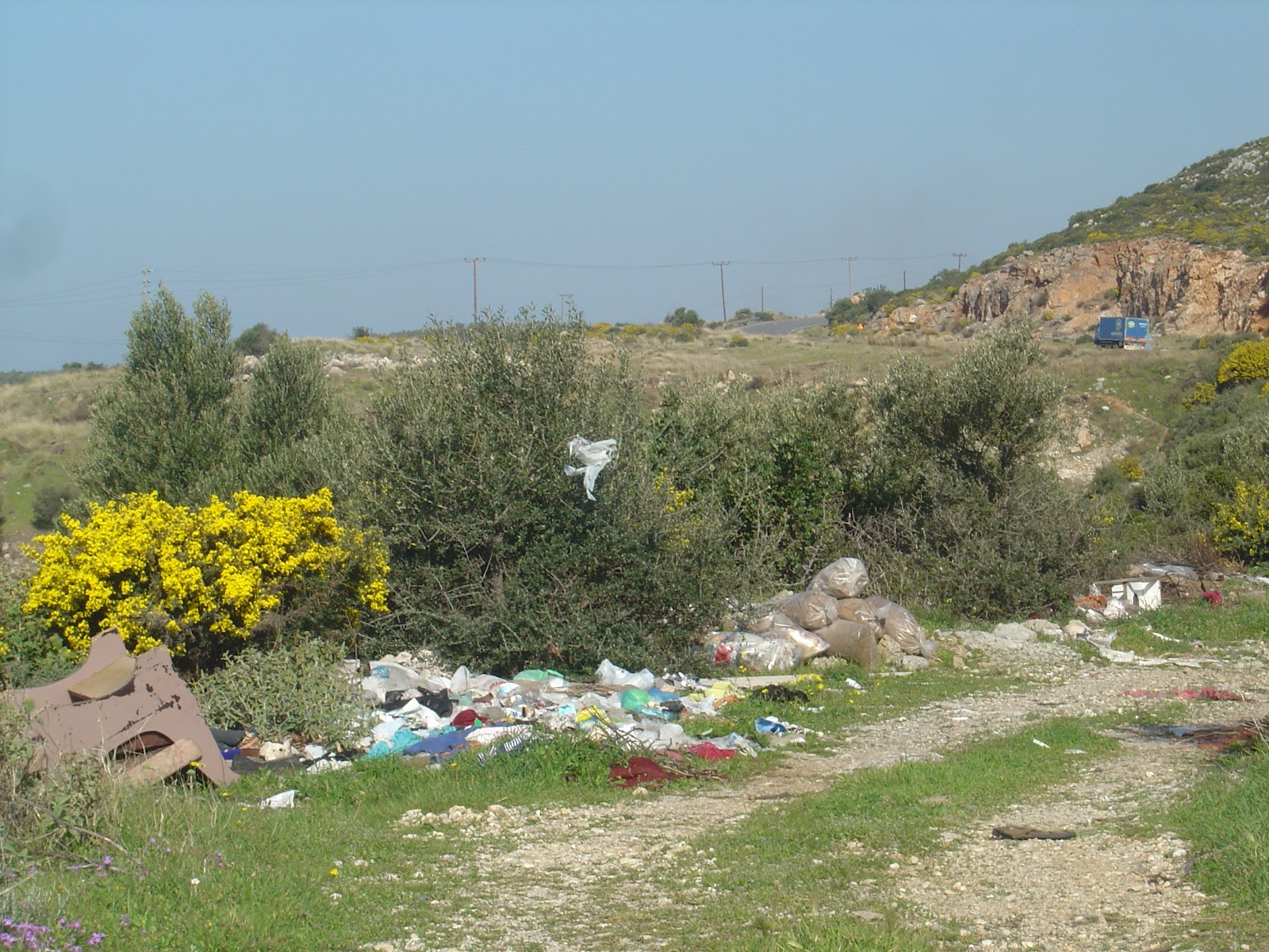 ELIKA-MARATHIAS: ΣΚΟΥΠΙΔΙΑ ΔΙΠΛΑ ΣΤΟΝ ΚΕΝΤΡΙΚΟ ΔΡΟΜΟ ΕΛΙΚΑΣ-ΝΕΑΠΟΛΗΣ=