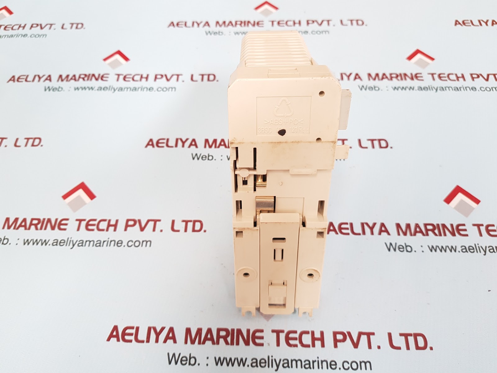 ABB DO810 DIGITAL OUTPUT MODULE 3BSE008510R1 PR:G - Aeliya Marine