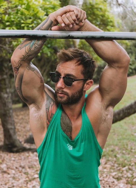 All kinds and sizes of biceps - Queerks™