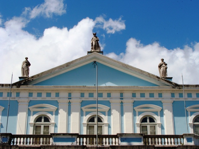 Ornamento Arquitetônico: Acrotérios