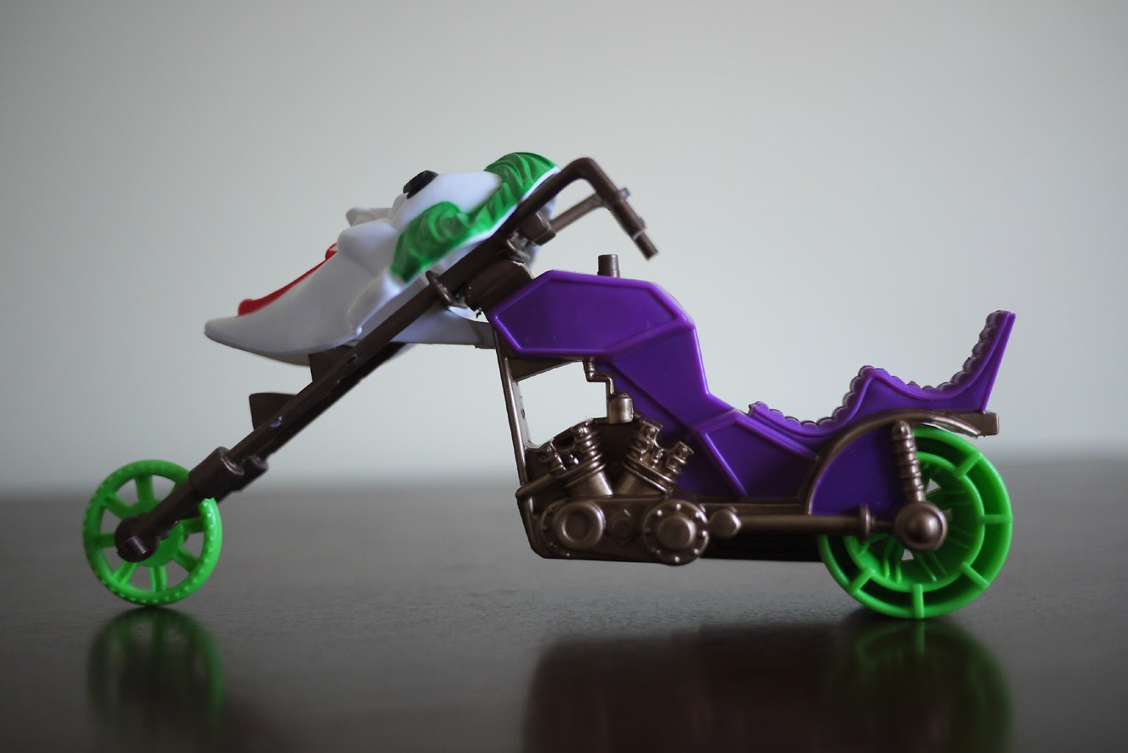 Vault 1541: [YouTube] The Joker Cycle Unboxing (1990)