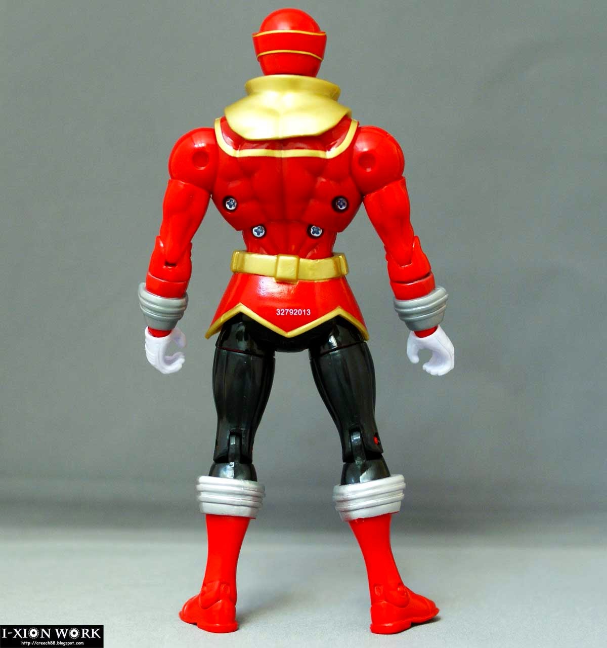 一眼看穿: Power Rangers Super Megaforce - Armored Super Mega Red