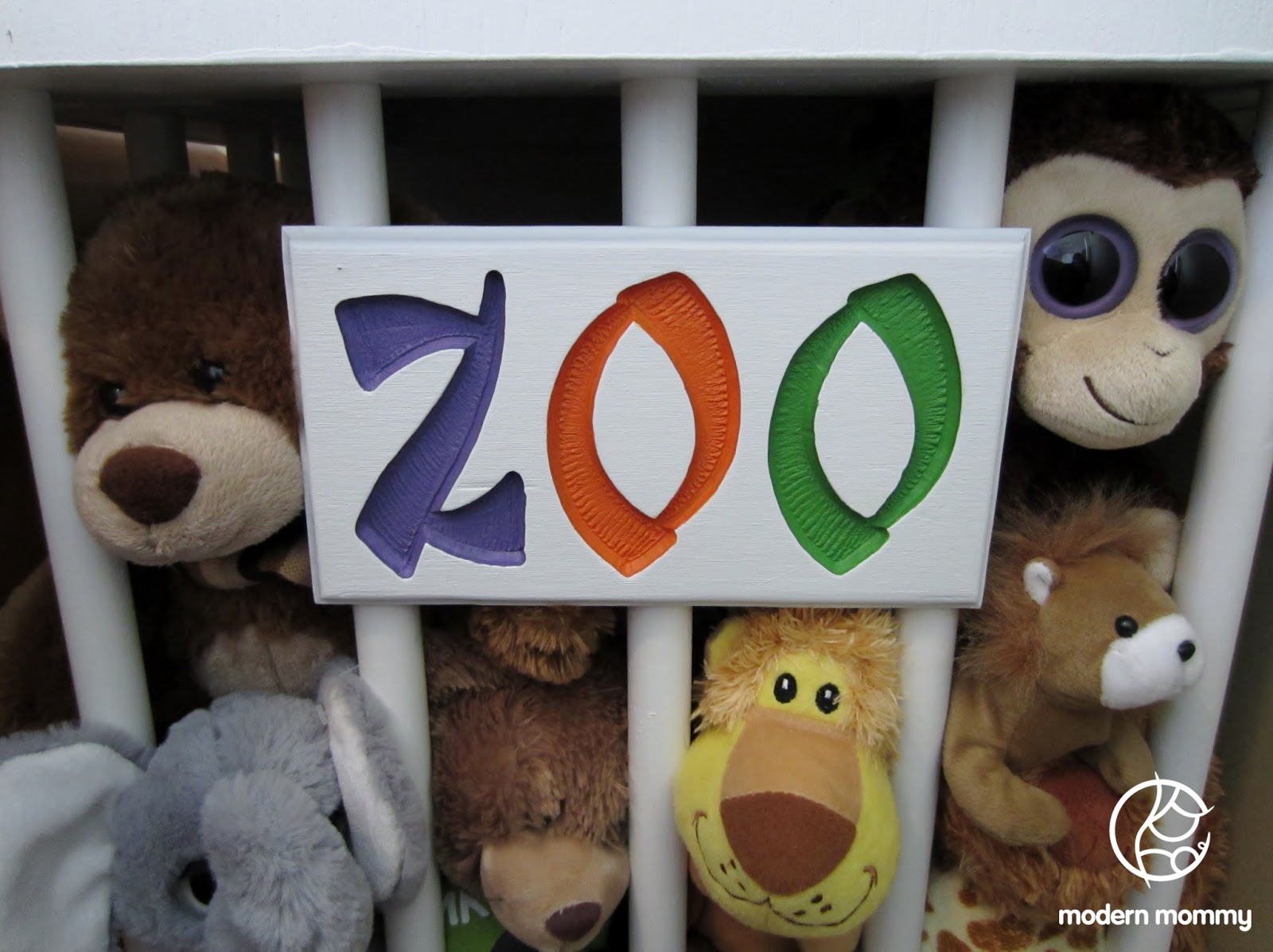 Modern Mommy: Our Zoo - Stuffed Animal Storage