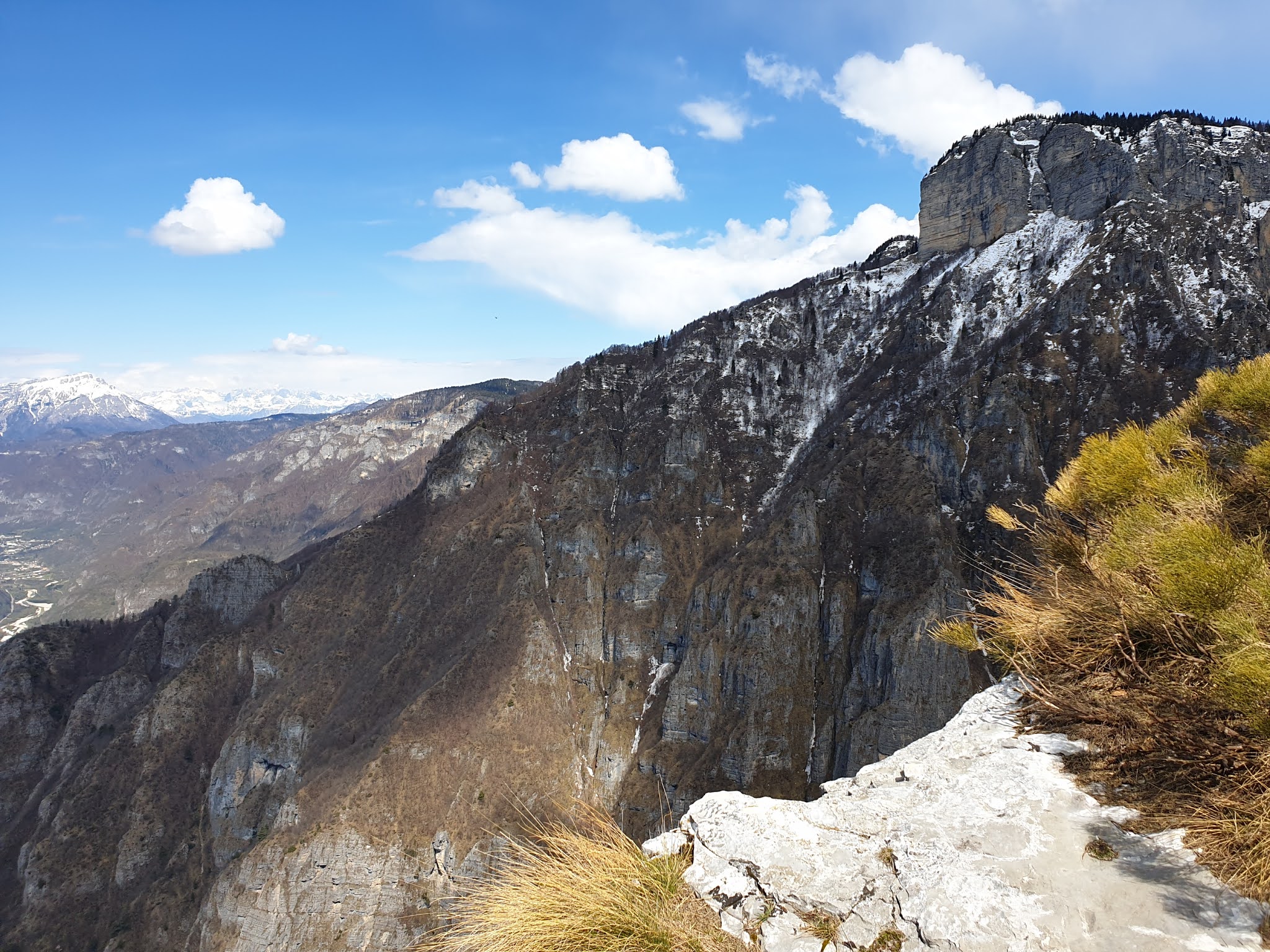 Su strade e sentieri: PEDESCALA - CASTELLETTO DI ROTZO - ALTARKNOTTO ...