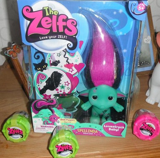 Madhouse Family Reviews: Character Options' The Zelfs review