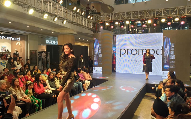 Dazzling fashion show at Pavilion Mall