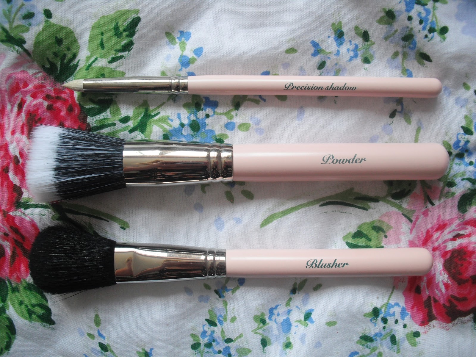 The Vintage Cosmetic Company Make Up Brushes.. ♥ | Victoria's Vintage Blog