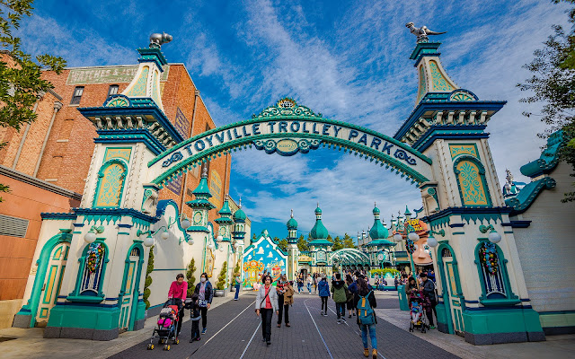 Entering the Trolley Park