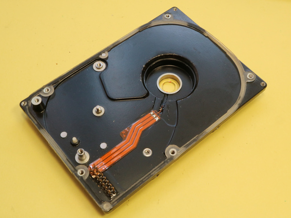 BugWorkShop - 甲蟲工作室: Conner（康納）CP-2064 64MB 硬碟機（Hard Disk Drive）- 拆解（二）