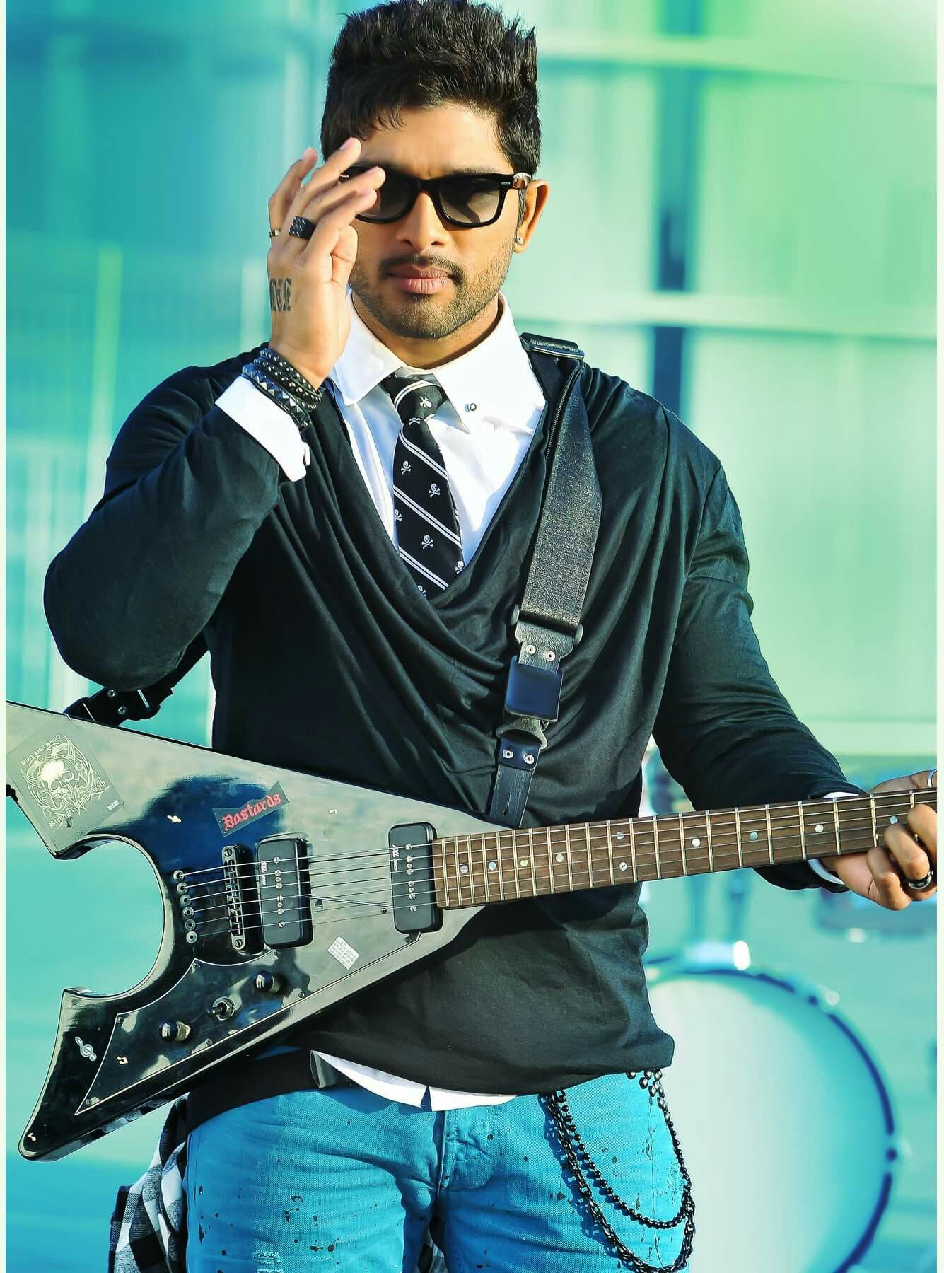 Allu Arjun Iddarammayilatho Movie Wallpapers