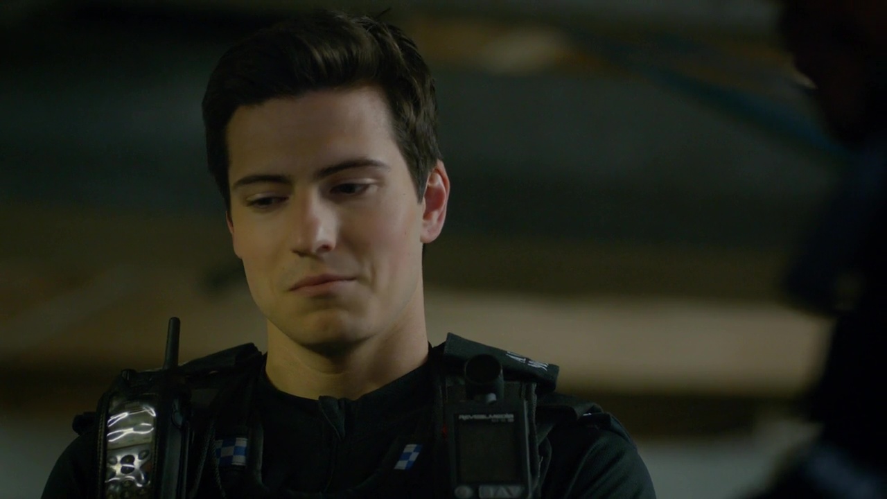 ausCAPS: Jacob Ifan shirtless in Cuffs 1-01 "Episode #1.1"