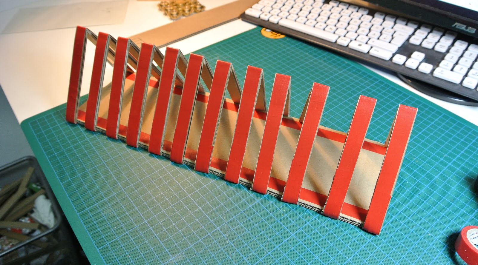 APFRO´s GUNPLA: How to made easy Runners stand from Cardboard by Apfro ...