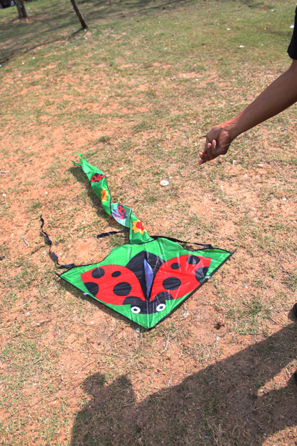 Kawasan Lynn Damya: Main Layang-layang di Tanjung Balau & Batu Layar