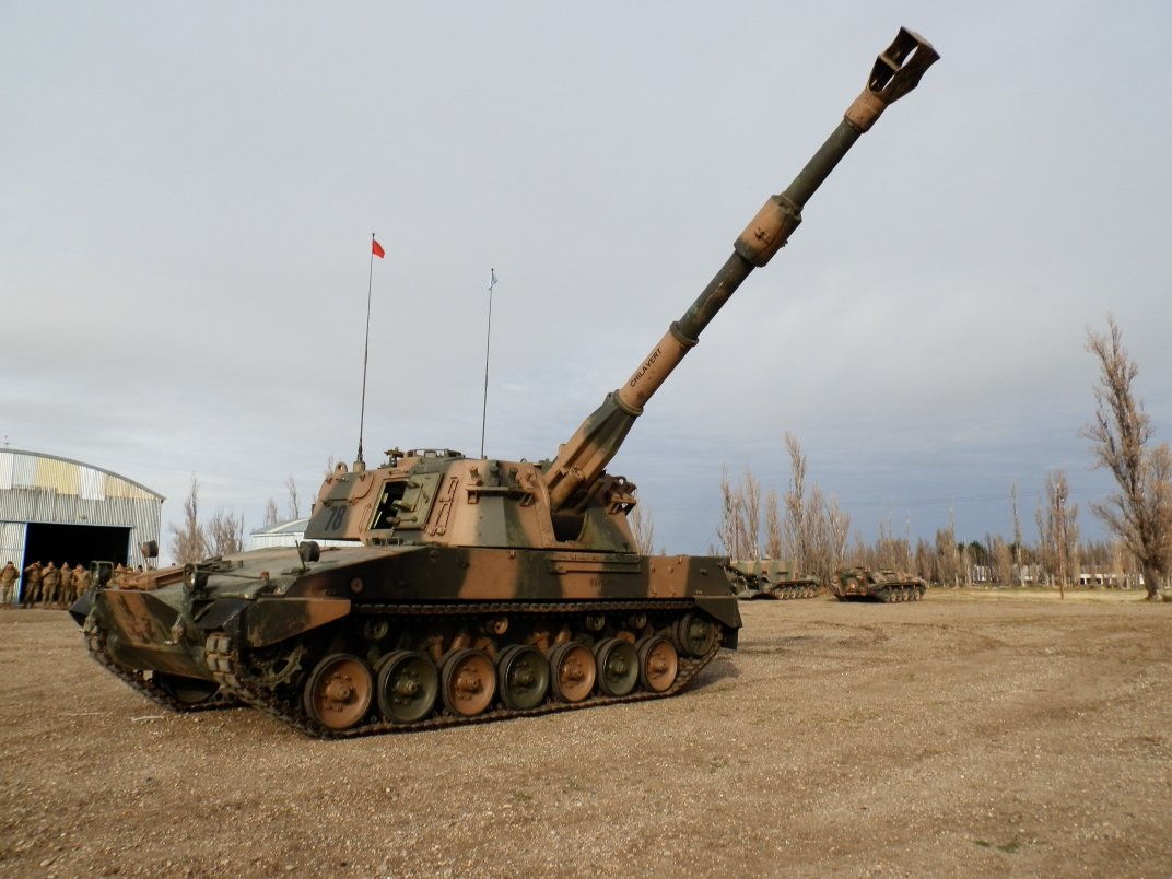 Vehículo de Combate de Artillería TAM VCA Palmaria del Ejercito ...