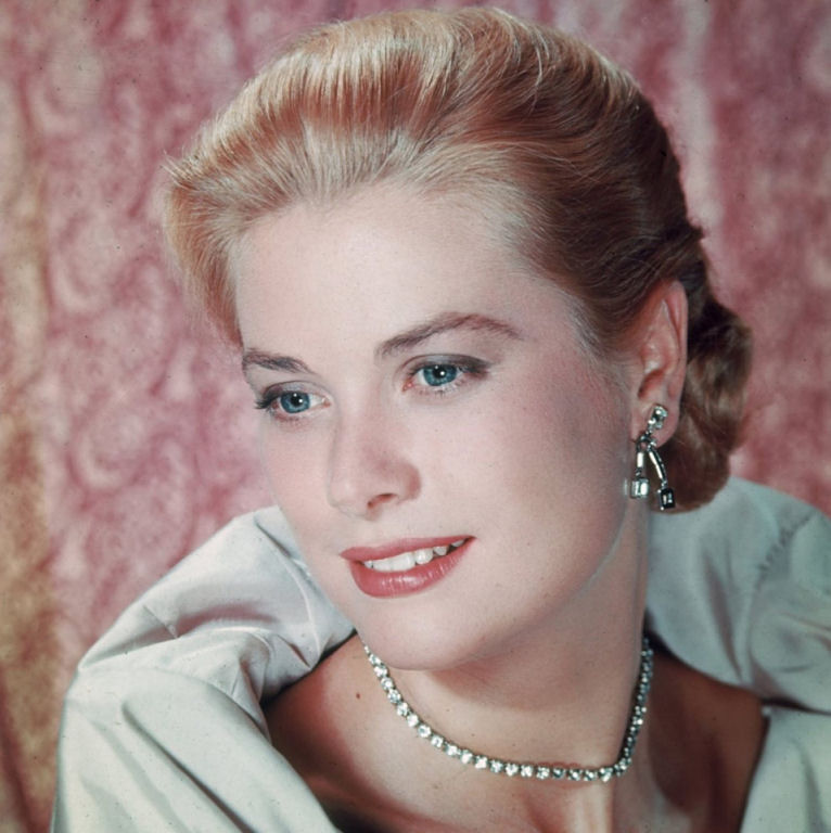 *: GRACE KELLY- LA PRINCIPESSA DELLE ROSE