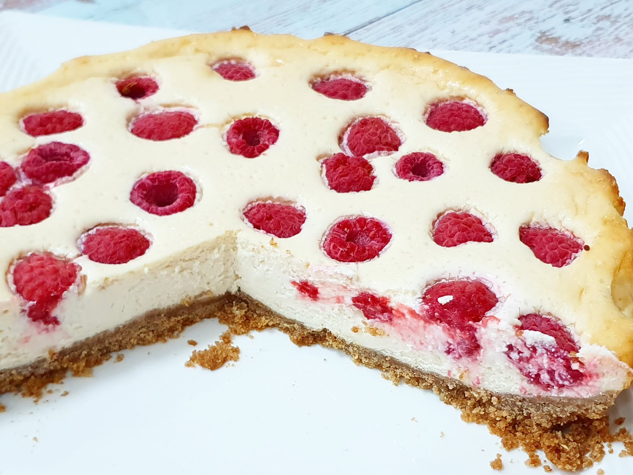 Maryam's Culinary Wonders: 1539. Raspberry Dots Cheesecake