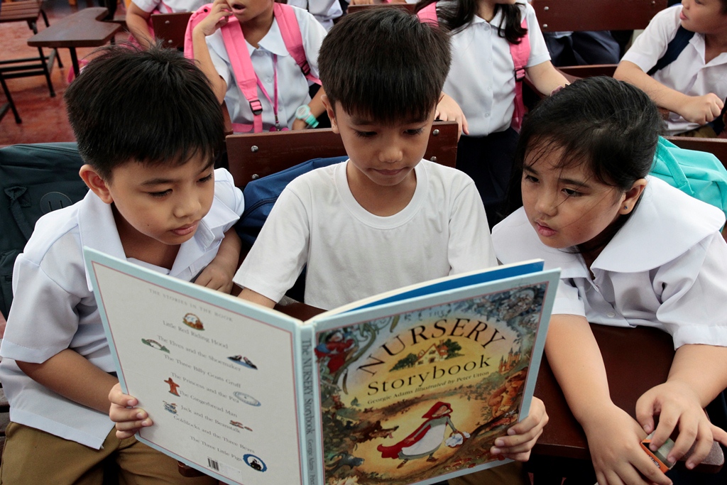 DONATE-A-BOOK, SHARE THE GIFT OF KNOWLEDGE WITH THE SM STORE - Nheng's ...