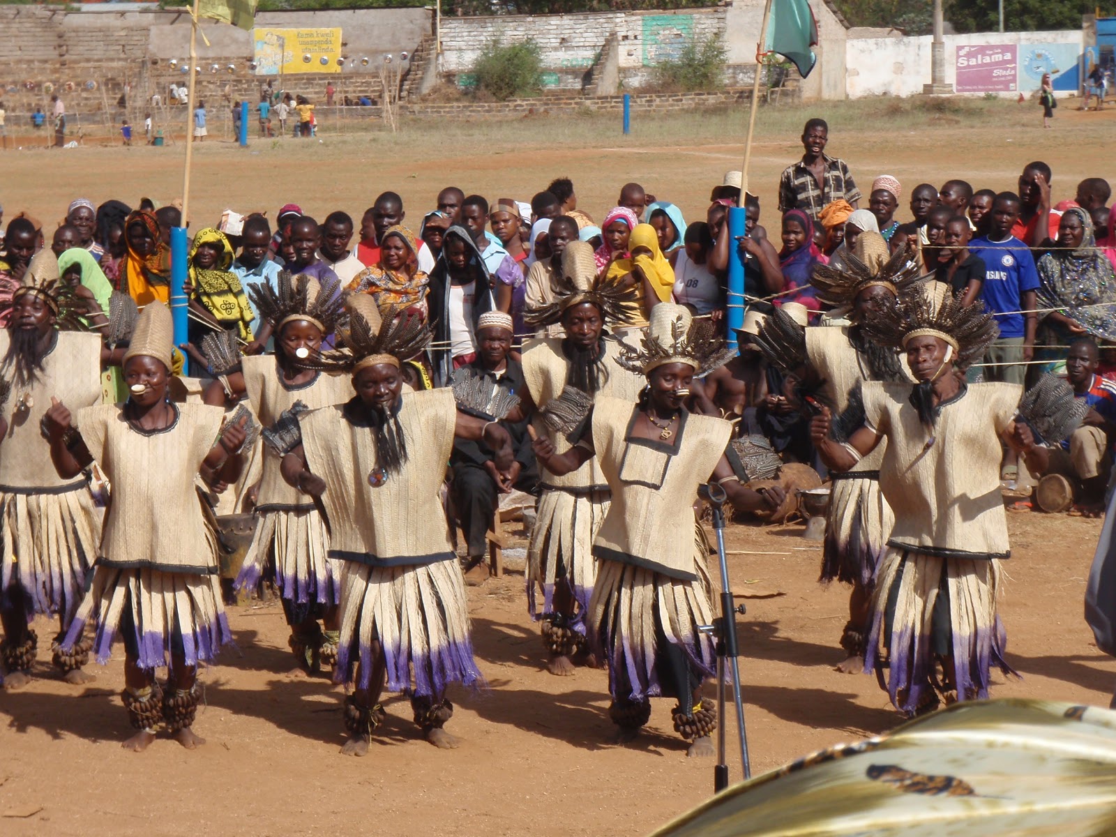 MAKONDE PEOPLE: EAST AFRICA`S MASTER CARVERS AND SLAVE RESISTANCE TRIBE