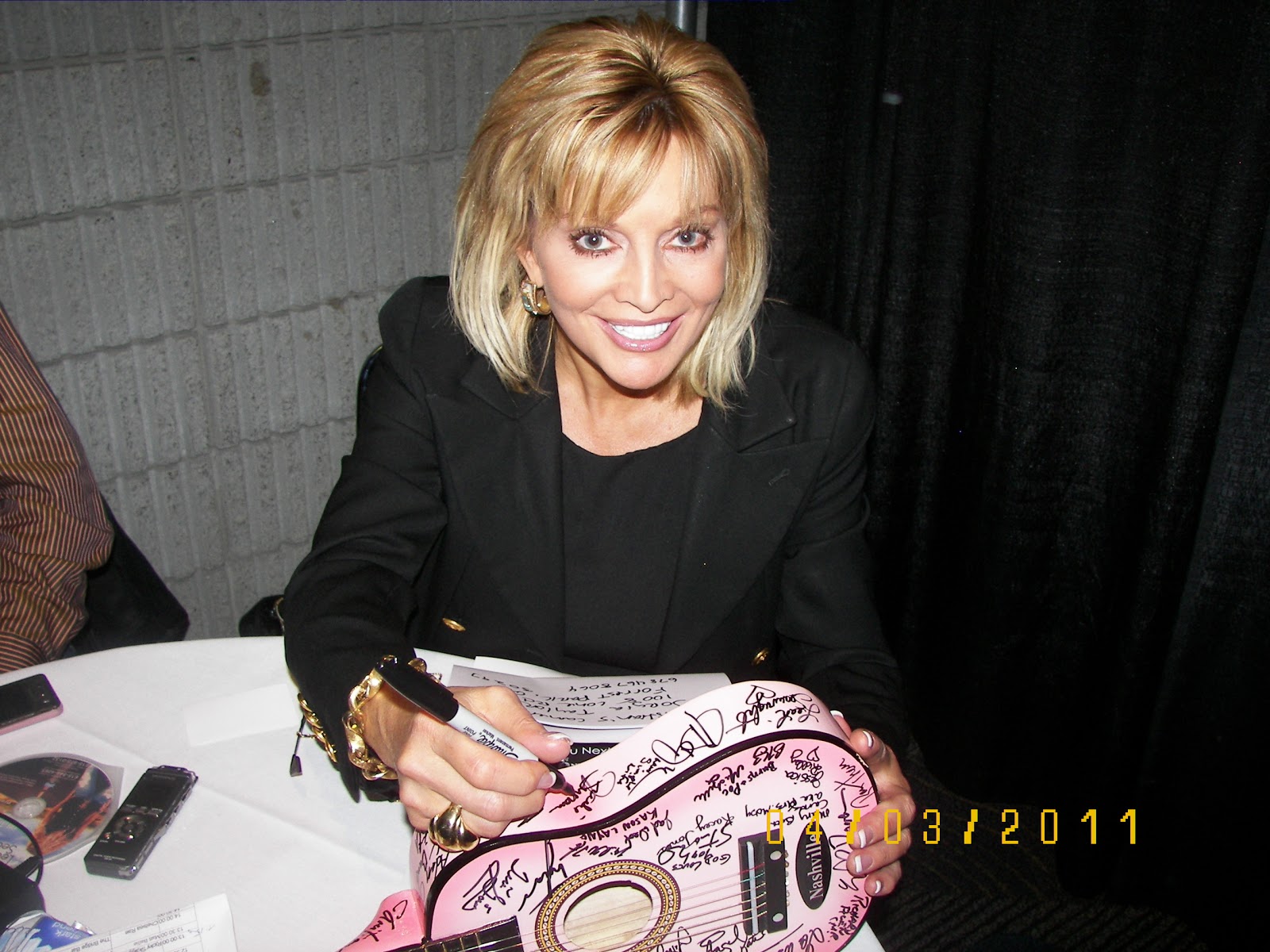 Interview with Julie Ingram - Country Music News International