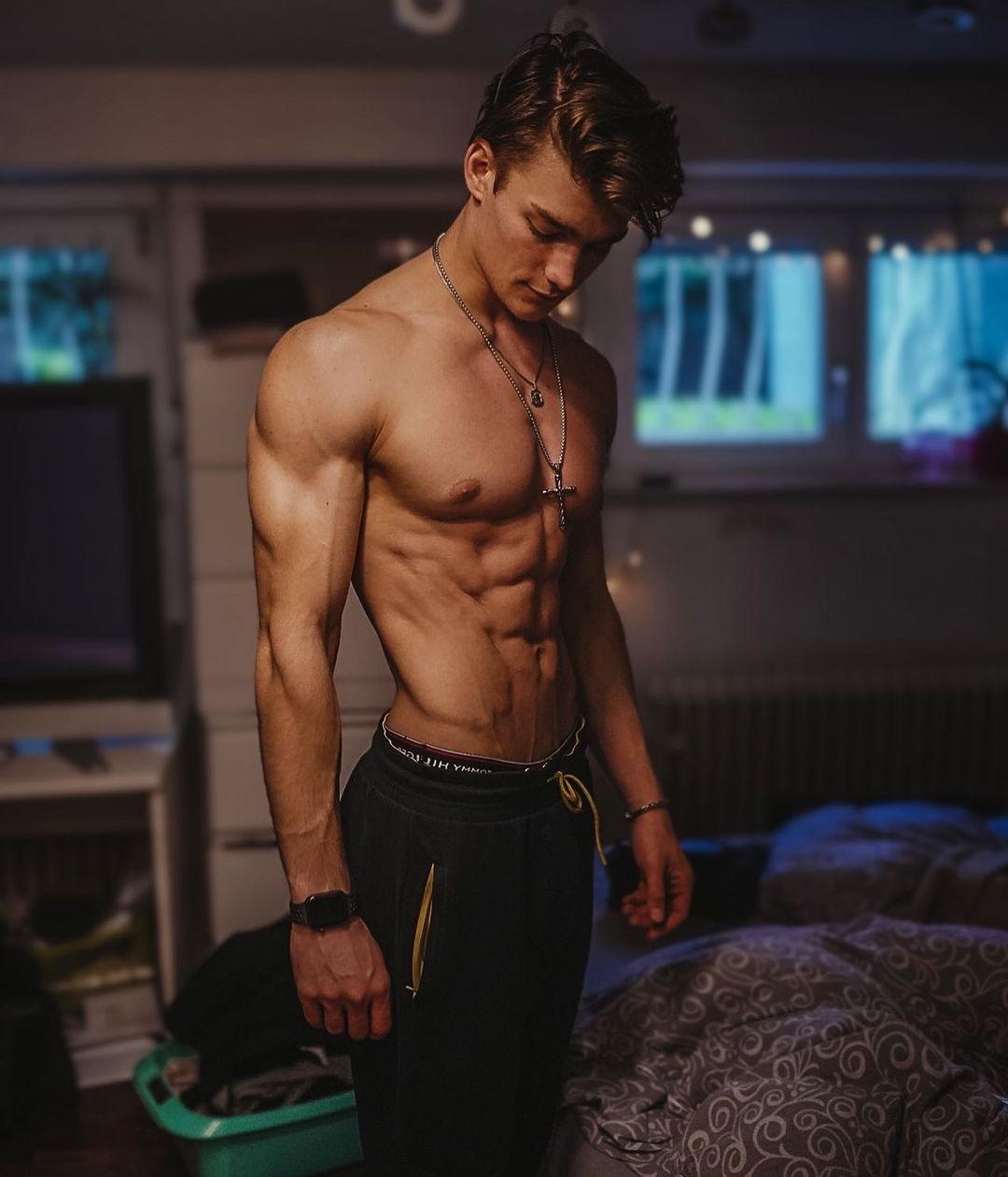 Cute Young Shirtless Gay Twinks Luca Heubl Slim Body Abs