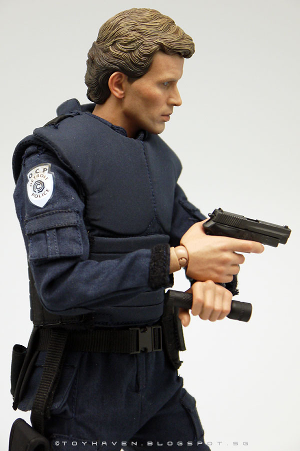 toyhaven: Review III: Hot Toys MMS266 1/6th scale Alex Murphy ...