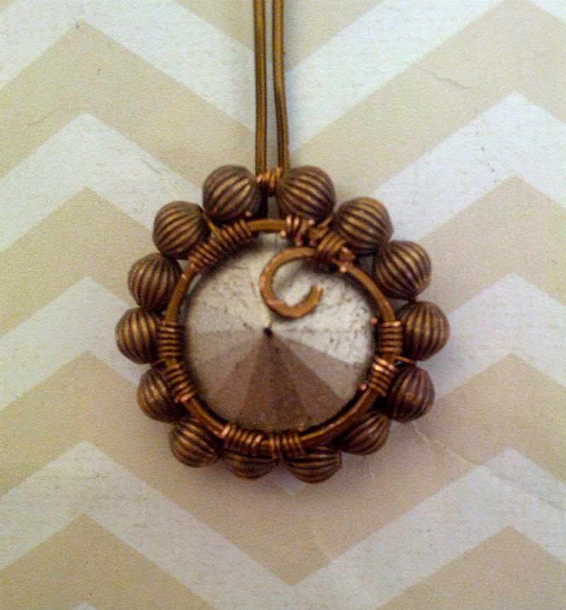 Malfait Luciu: Free Tutorial - Beaded Wire Rivoli Bezel