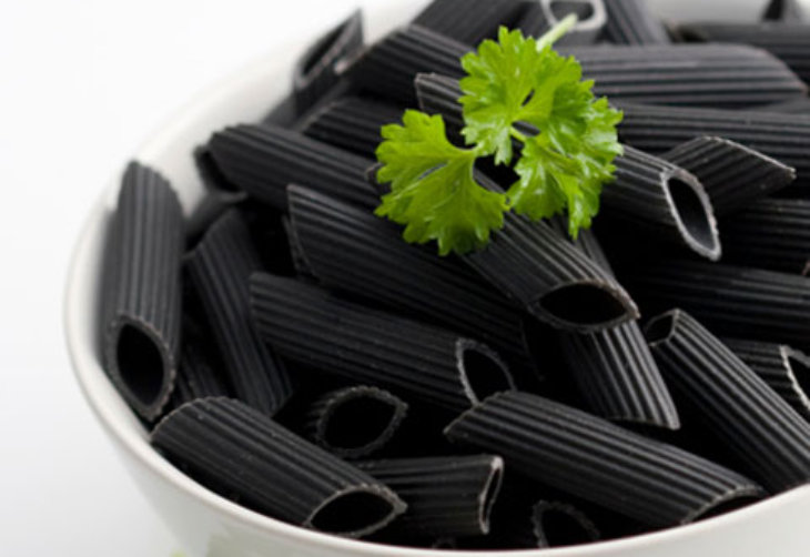 Restaurante Bahía: 'Black food', la nueva y polémica tendencia ...