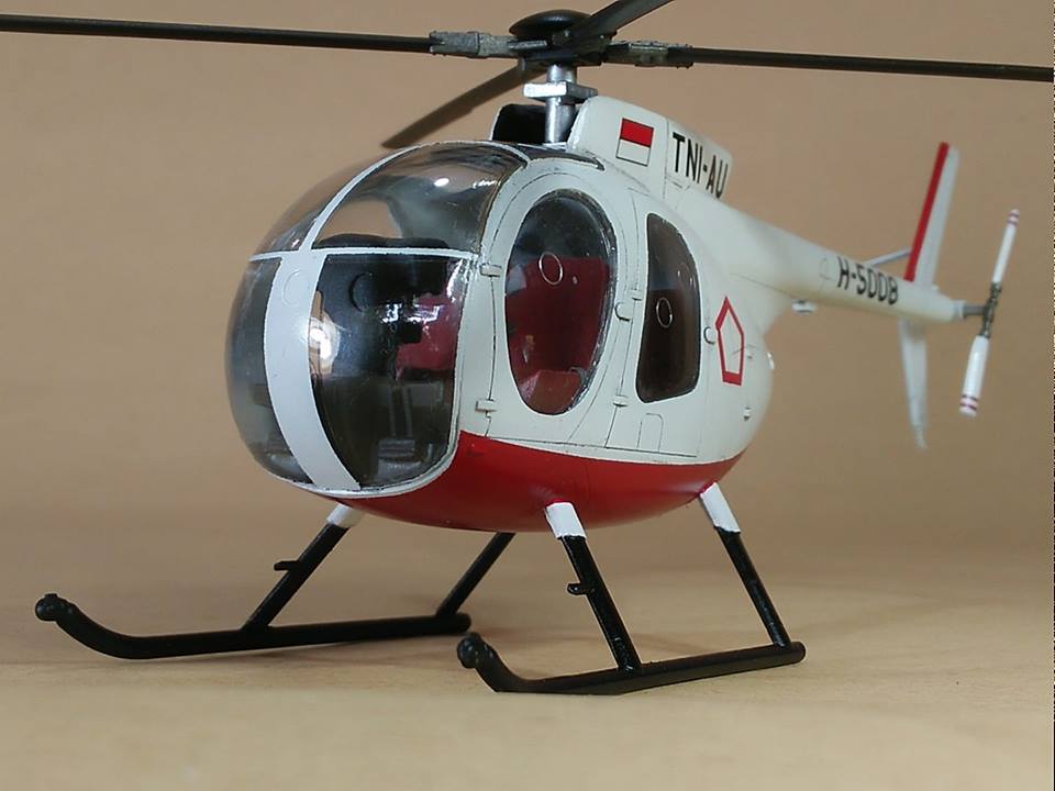 AIRPLANE SCALE MODELKIT: Hughes 500