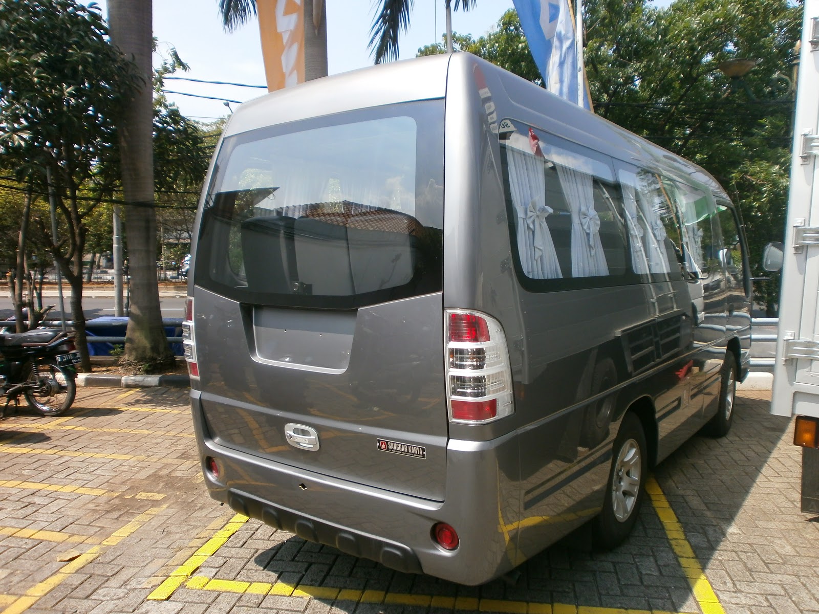 Isuzu Elf Mikrobus 16 Seat Deluxe Karoseri Sanggar Karya
