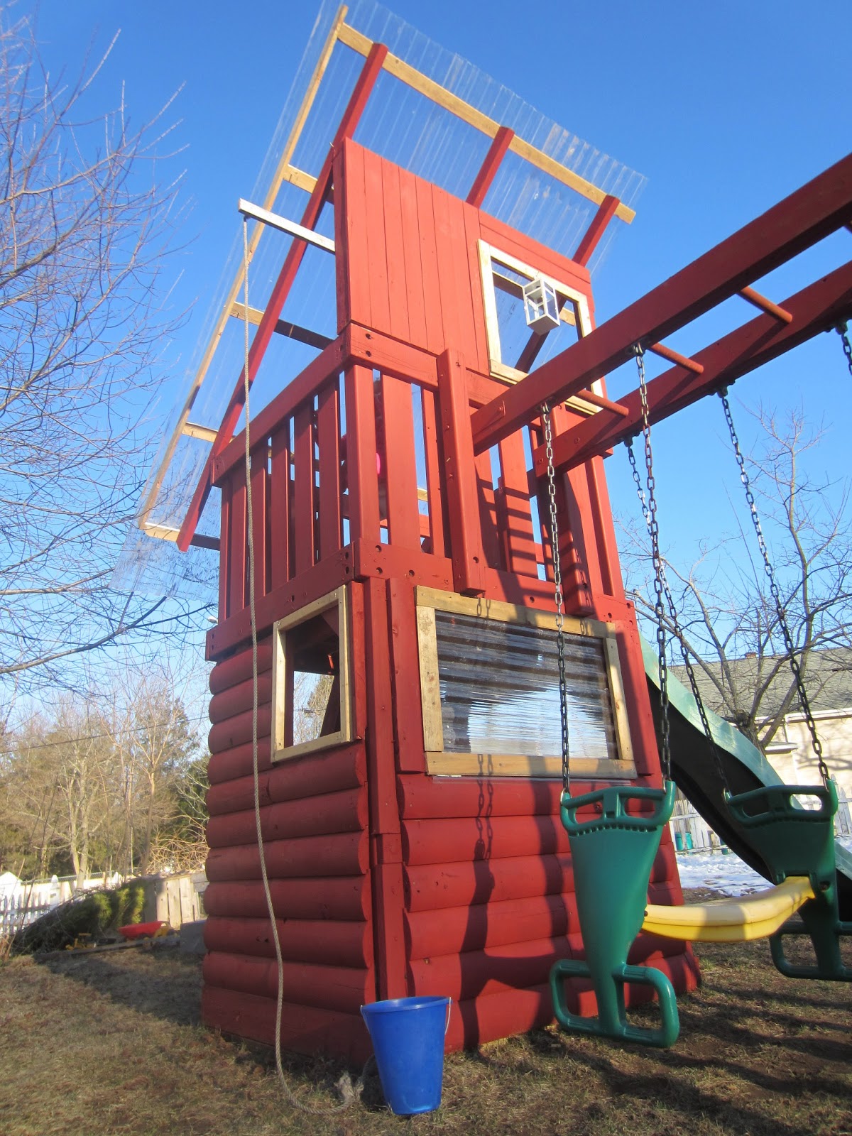 Relaxshacks.com: Recycled Junk Project: A Forklift Pallet SUPER-FORT!