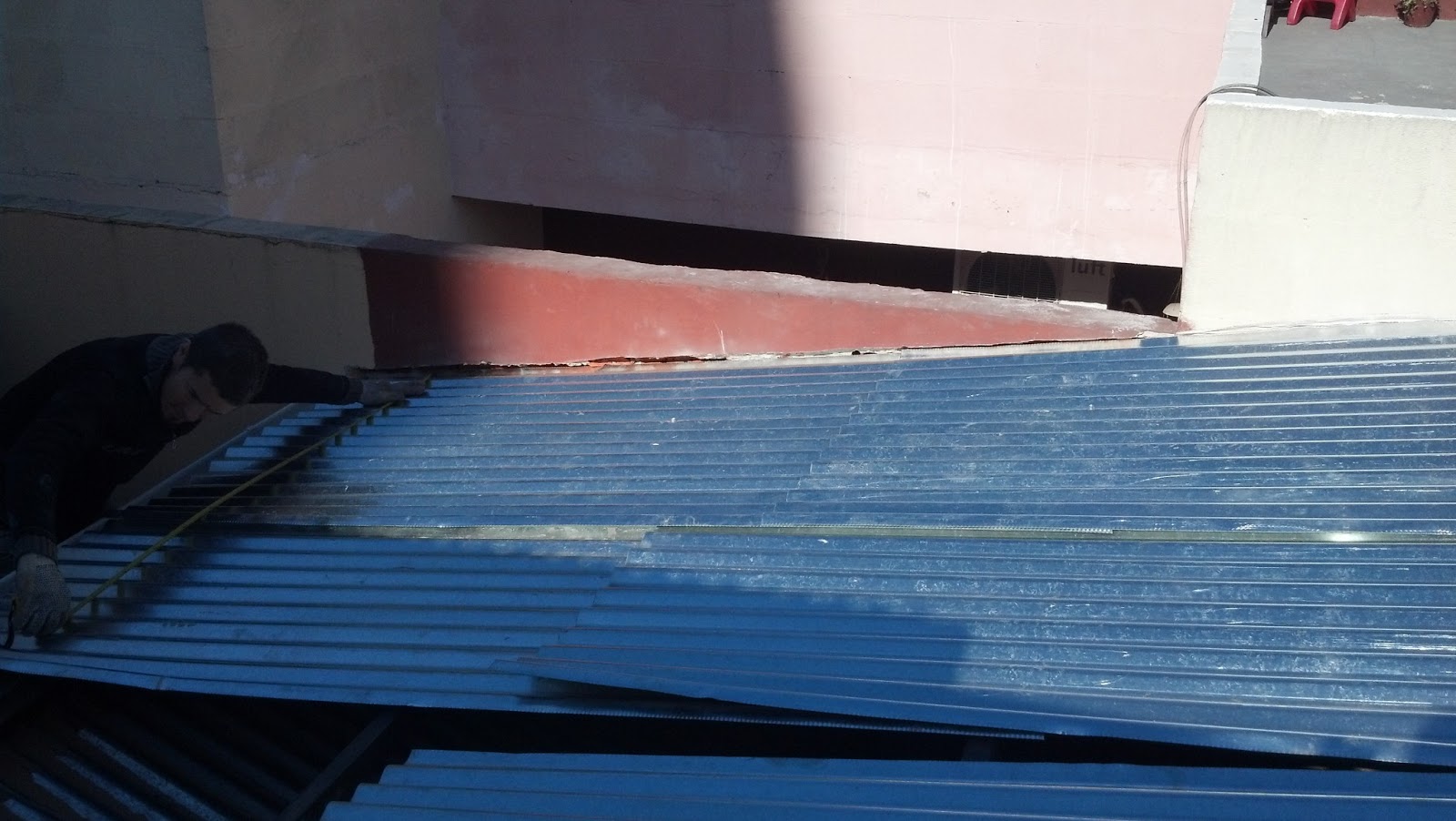 Nuevos Proyectos: TECHADO DE CHAPA CON REALIZACIÓN DE TABIQUE EN CUÑA.