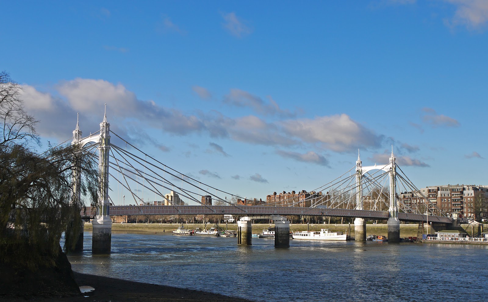 Walking in the country: London Bridges Walk