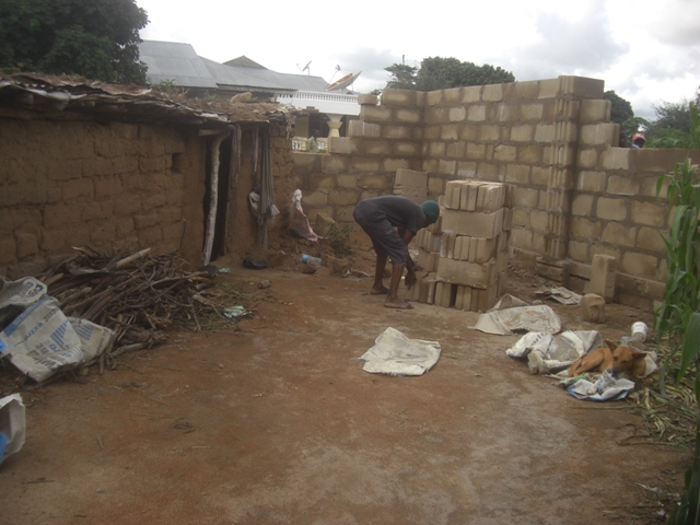 Ukuta wa Kimbinyiko wazusha Tafrani huko Kisasa, Dodoma - PAMOJA BLOG
