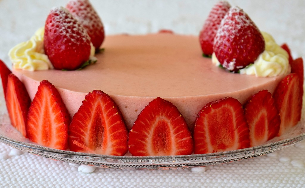 The Reader's Tales: Strawberry Bavarois on a Hazelnut Fondant Base