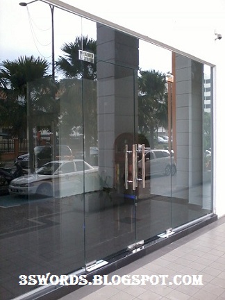 Tempered glass panel / wall for shop front