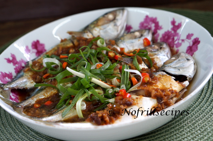 Steamed ikan kembong with bean paste ~ 豆酱蒸鱼
