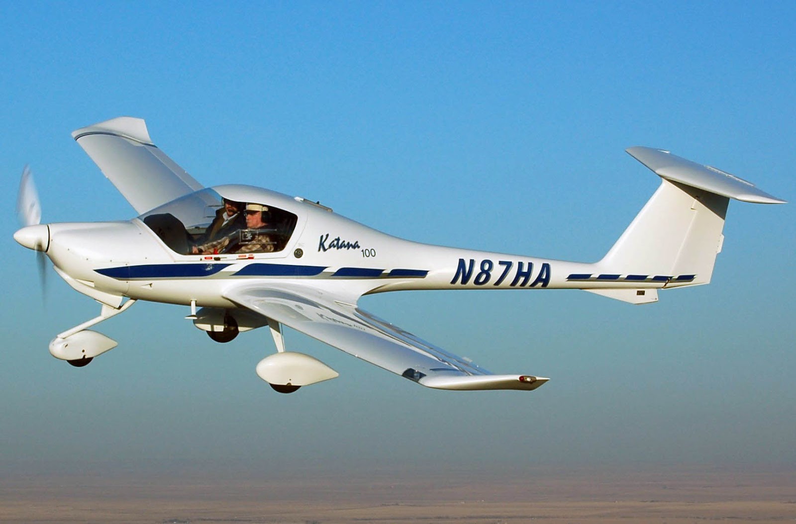 nhungdoicanh: Diamond DA-20