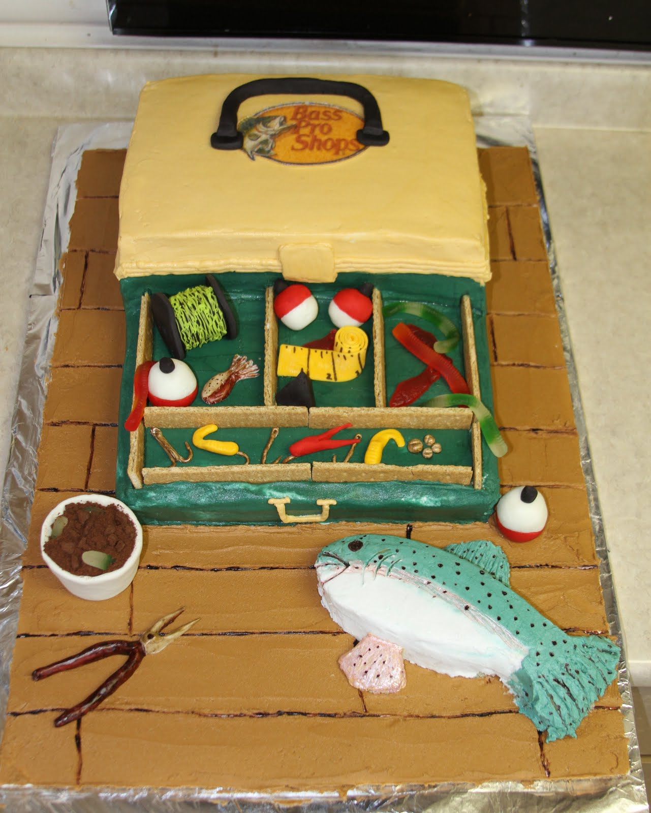Michele Robinson Cakes: Tackle Box Cake