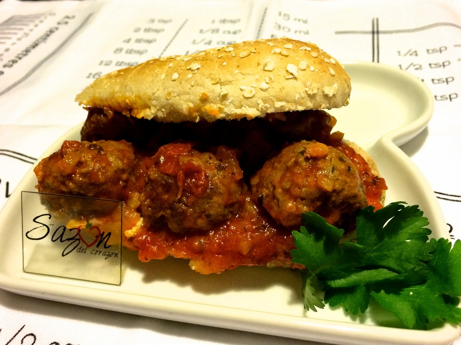 Sazón del corazón: Subway de albóndigas con salsa de jitomate