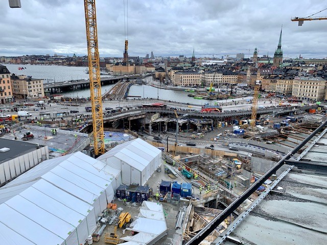 Gold Bridge Arrives at Slussen