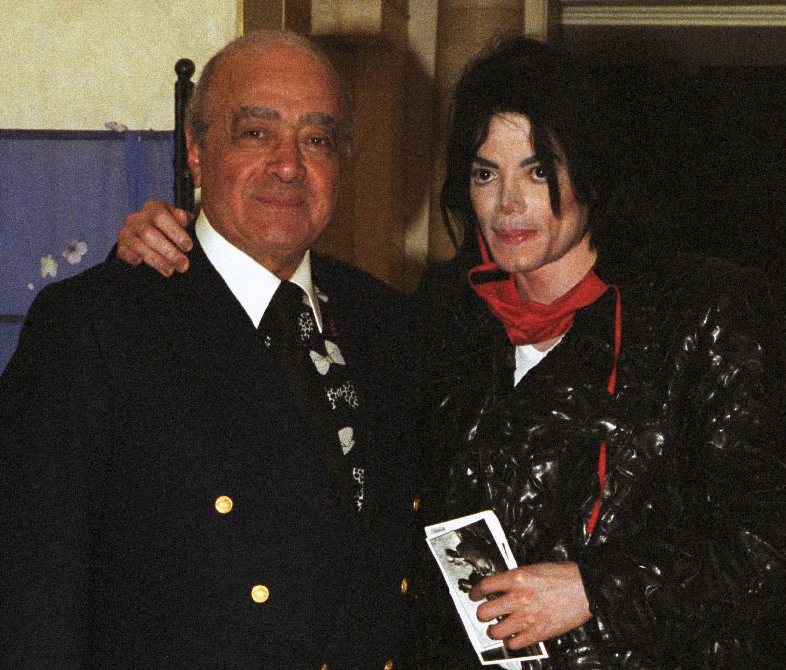 [FOTOS] Michael Jackson com Mohamed Al Fayed na Harrods | 08 de Junho ...